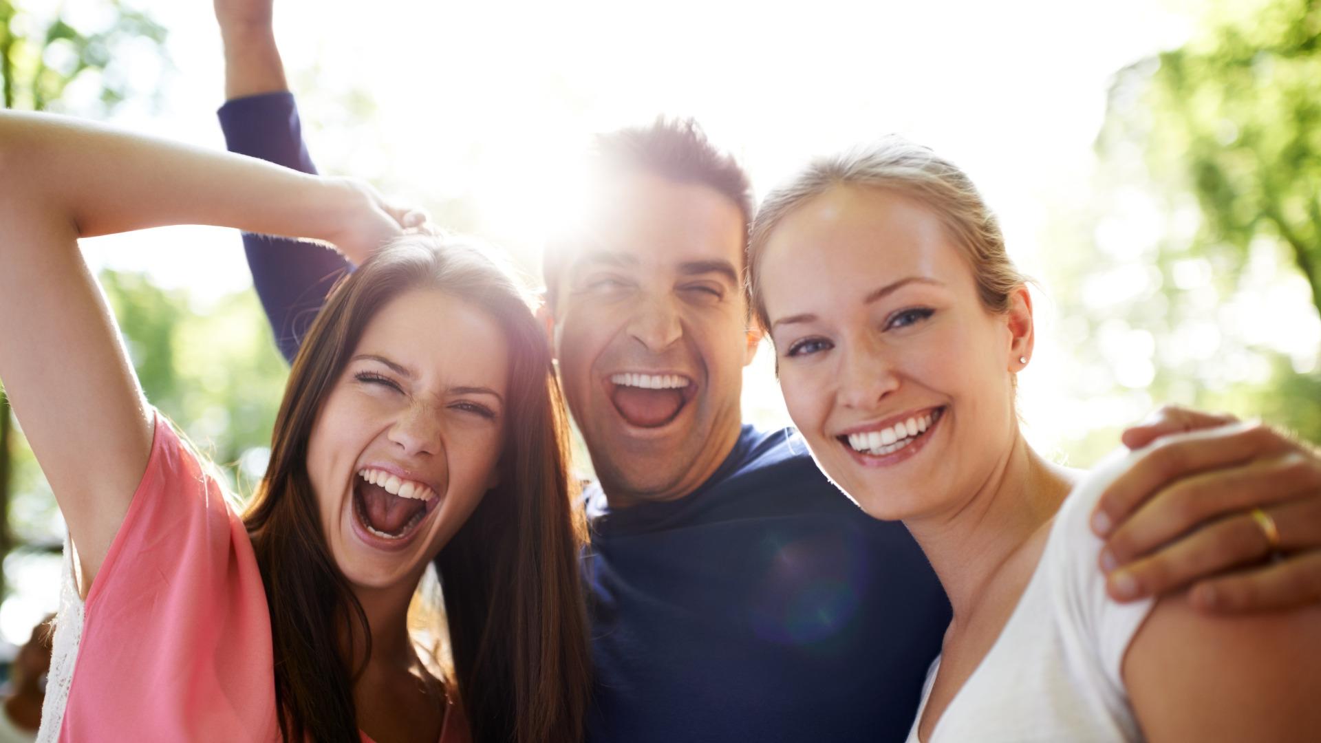 Comment devenir plus à l’aise socialement ? | My Little Agency